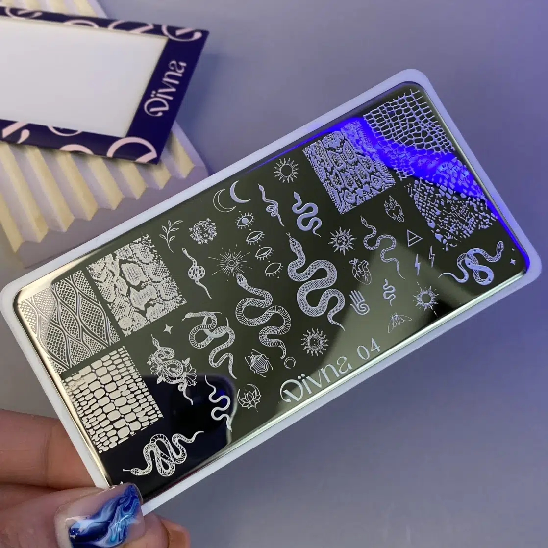 Nyomdalemez - 04 - Divna - Nabou